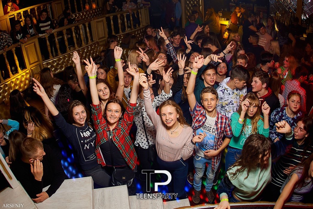 TEENS PARTY CLUB
